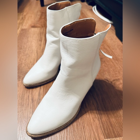 BEAST FASHION | Shoes | Beast Fashion A Boutique Brand Booties Gently ...